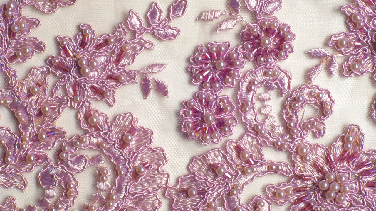 9 Jenis Kain Brokat yang Bagus Buat Kebaya, Bikin Momen Spesial Makin ...