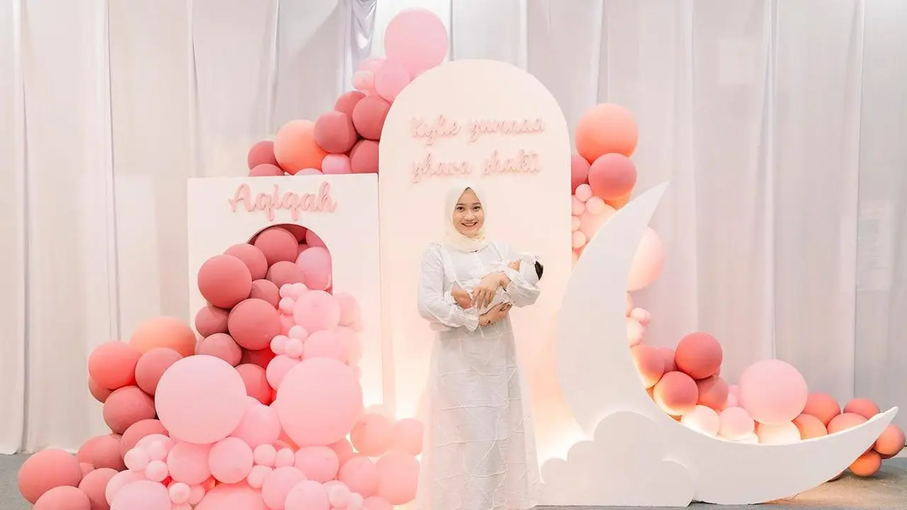 7 Momen Akikah Putri Yeni Inka, Ini Penjelasan Arti Nama Anaknya - Hot ...