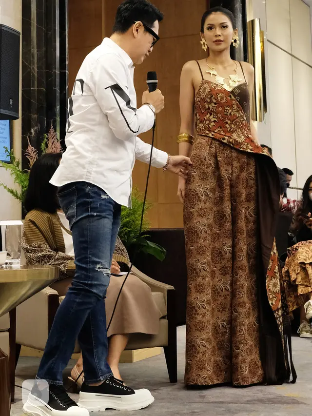 Ada Songket Bali dari Benang Daur Ulang di Koleksi Perayaan 25 Tahun ...