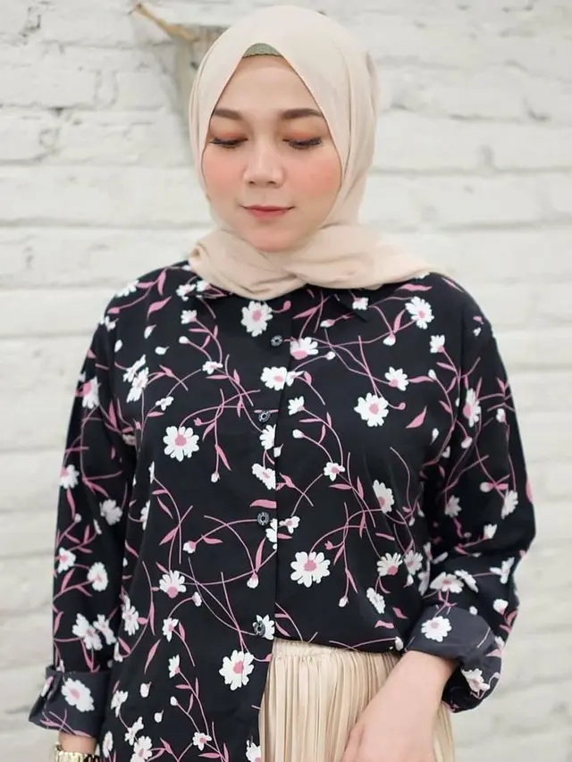 Inspirasi 6 Model Kemeja Wanita Motif Bunga Lengan Panjang untuk ...
