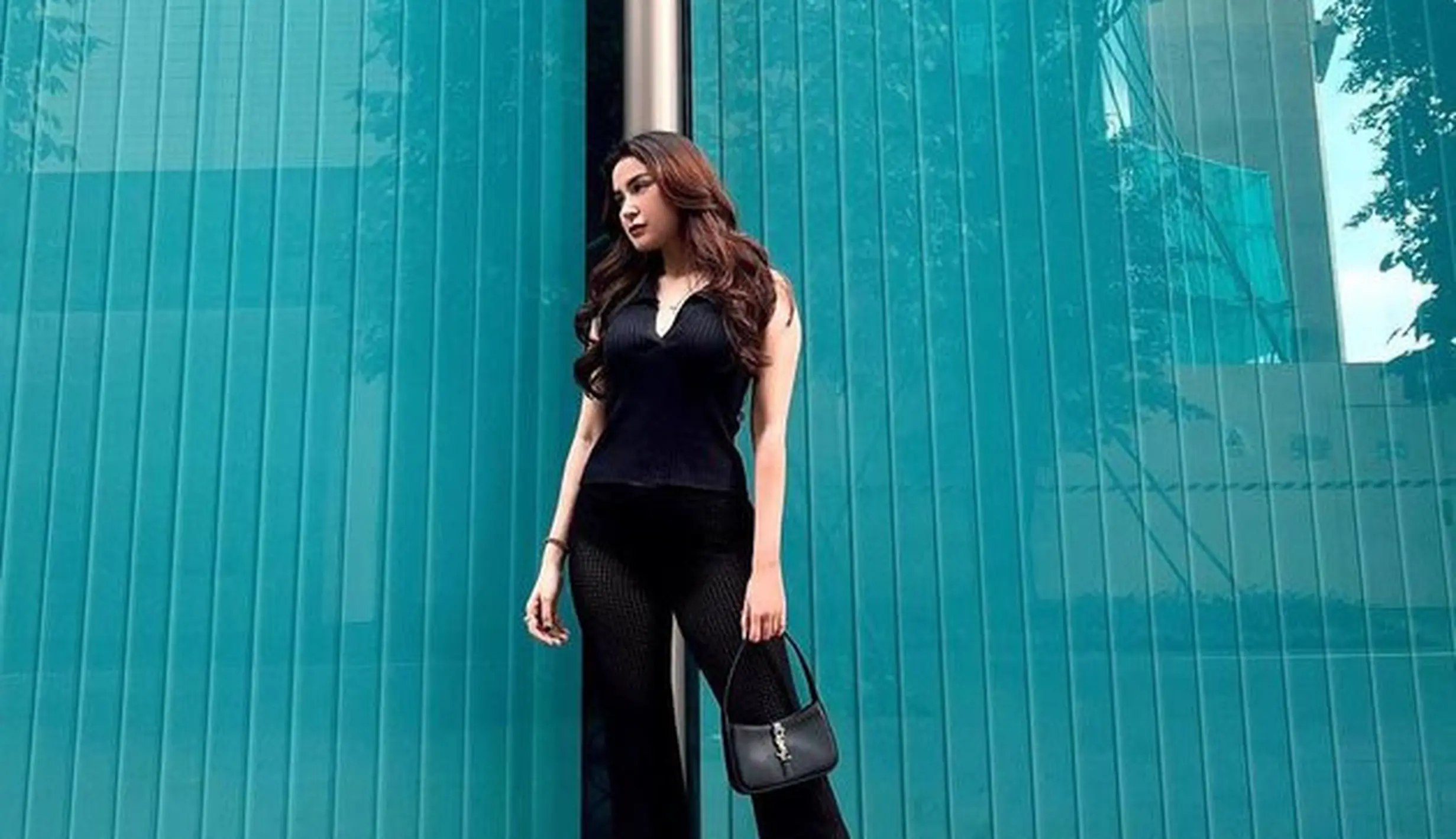 6 Pesona Vicy Melanie, Punya Body Goals Bikin Disayang Kevin Aprilio ...