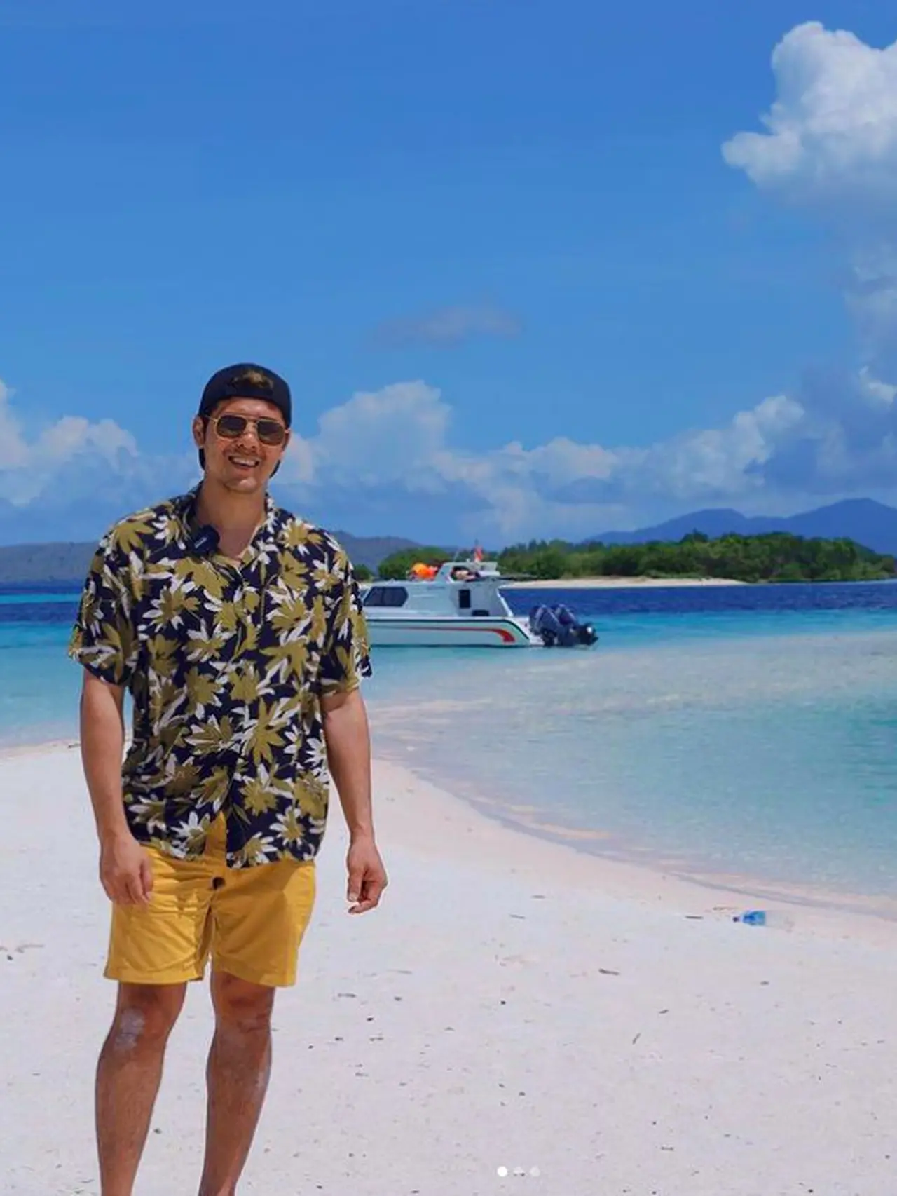 Resmi Tunangan dengan Via Vallen, Ini 6 Potret Vokalis Papinka Chevra ...