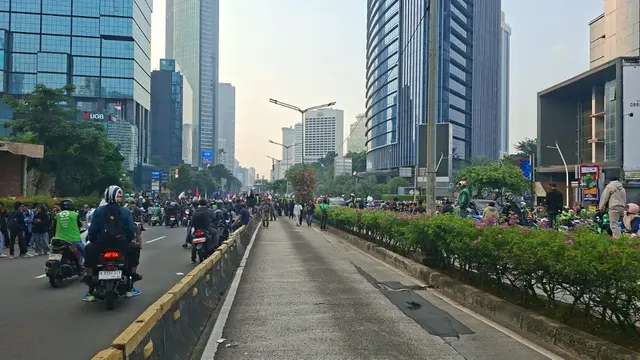 Kondisi Terkini Demo Mahasiswa di Bundaran HI, Jalan Ditutup dan Macet ...
