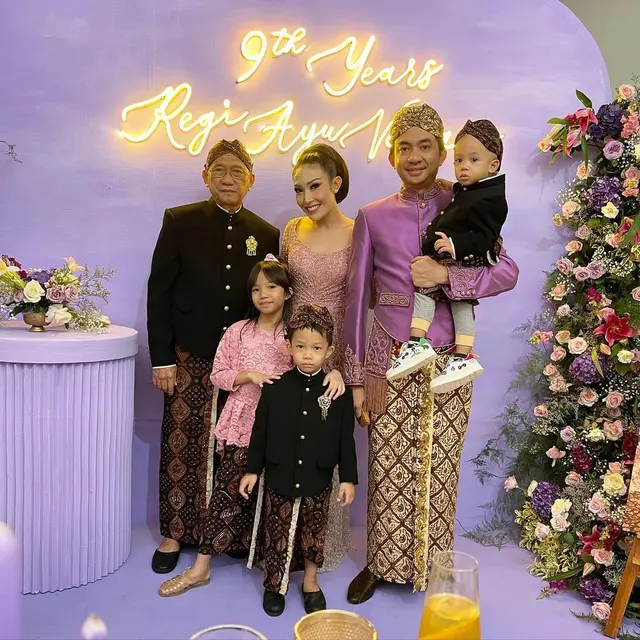 7 Momen Ayu Dewi dan Regi Datau Rayakan Anniversary ke-9 , Nostalgia ...