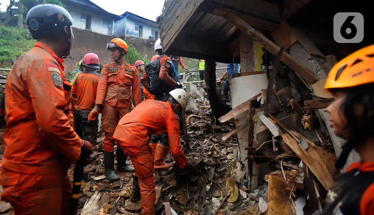 Tim SAR Masih Belum Temukan Korban Longsor di Kebon Jahe Bogor - Foto Liputan6.com