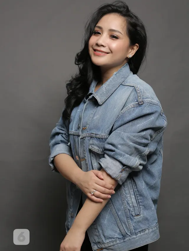 Tampil Sederhana, Nagita Slavina Pakai Jepit Rambut Seharga Rp 2 Juta - ShowBiz Liputan6.com