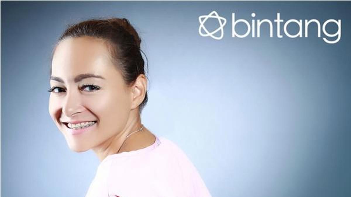 Ingin Move On dari Suami, Dewi Rezer Pergi ke Australia - Entertainment ...