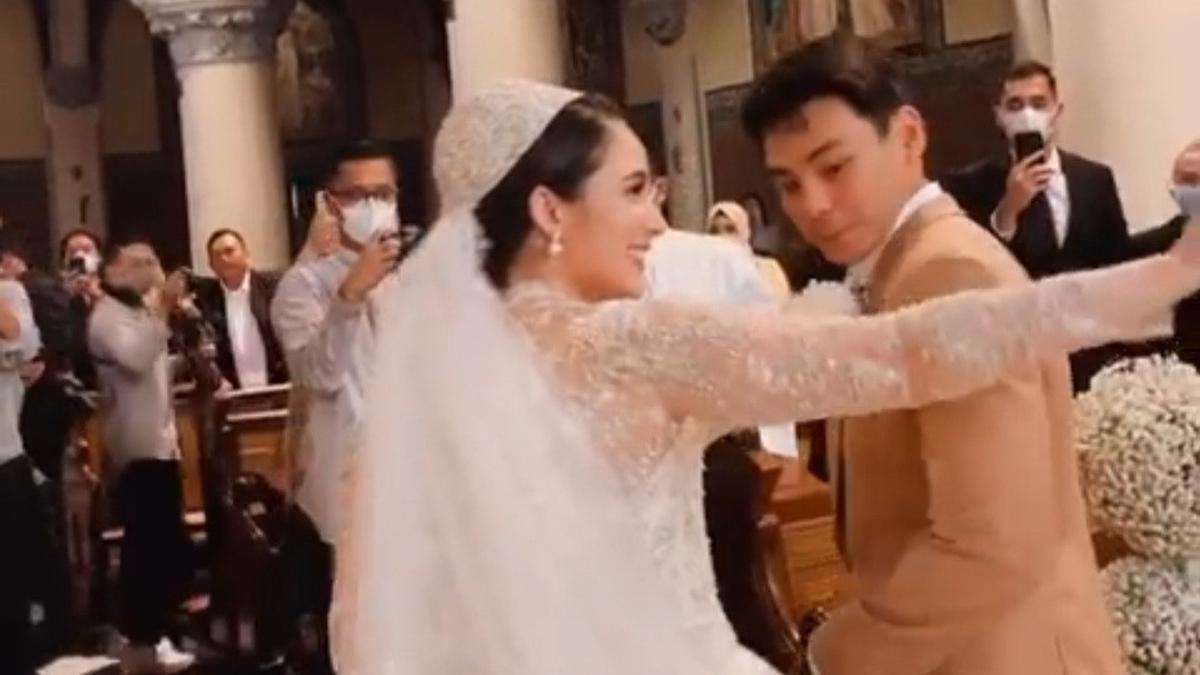 Ibunda Beberkan Sosok Rob Clinton, Suami Chelsea Islan - ShowBiz ...