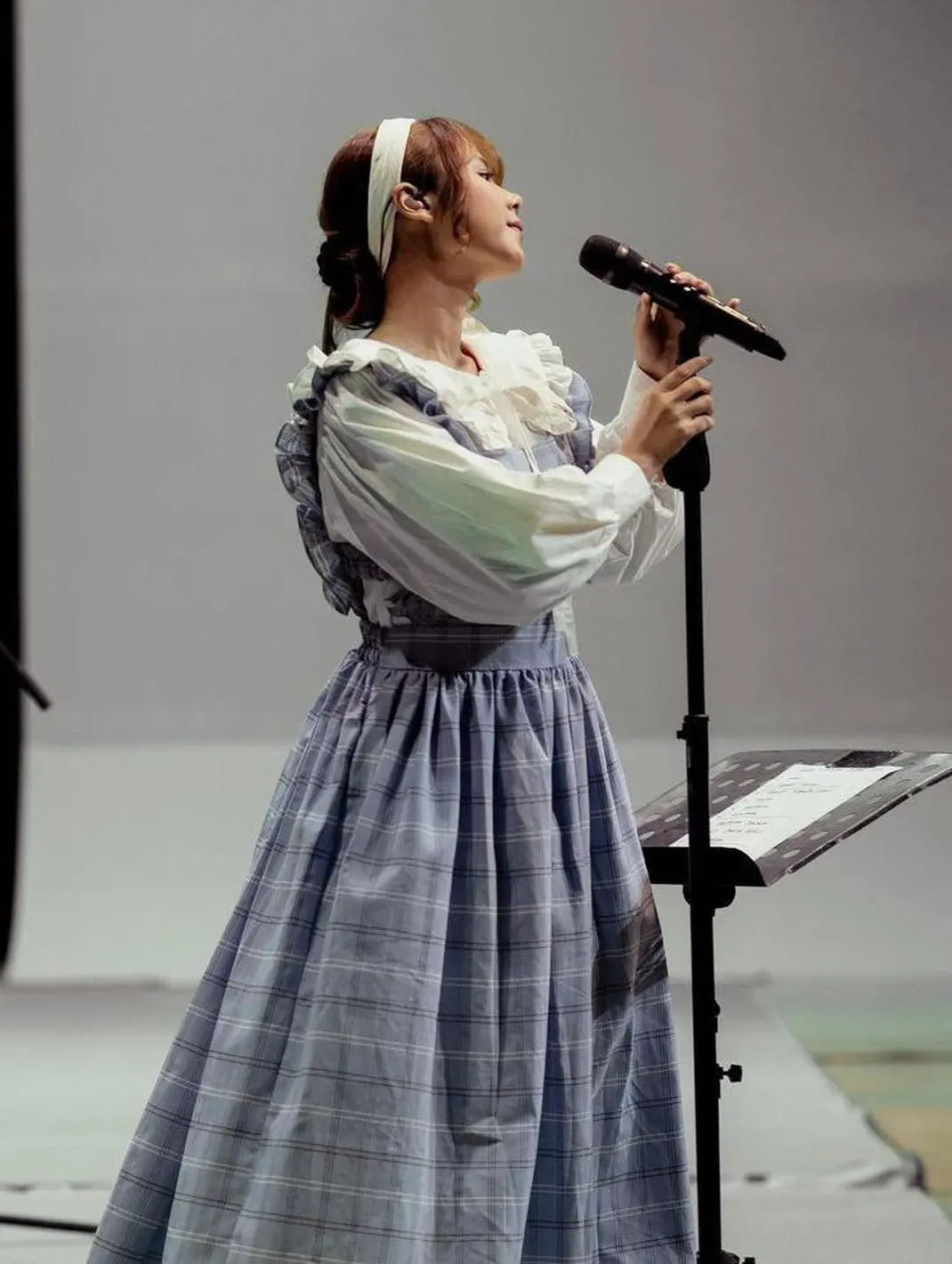 8 Potret Nadin Amizah yang Kerap Tampil Anggun dengan Dress Vintage ...