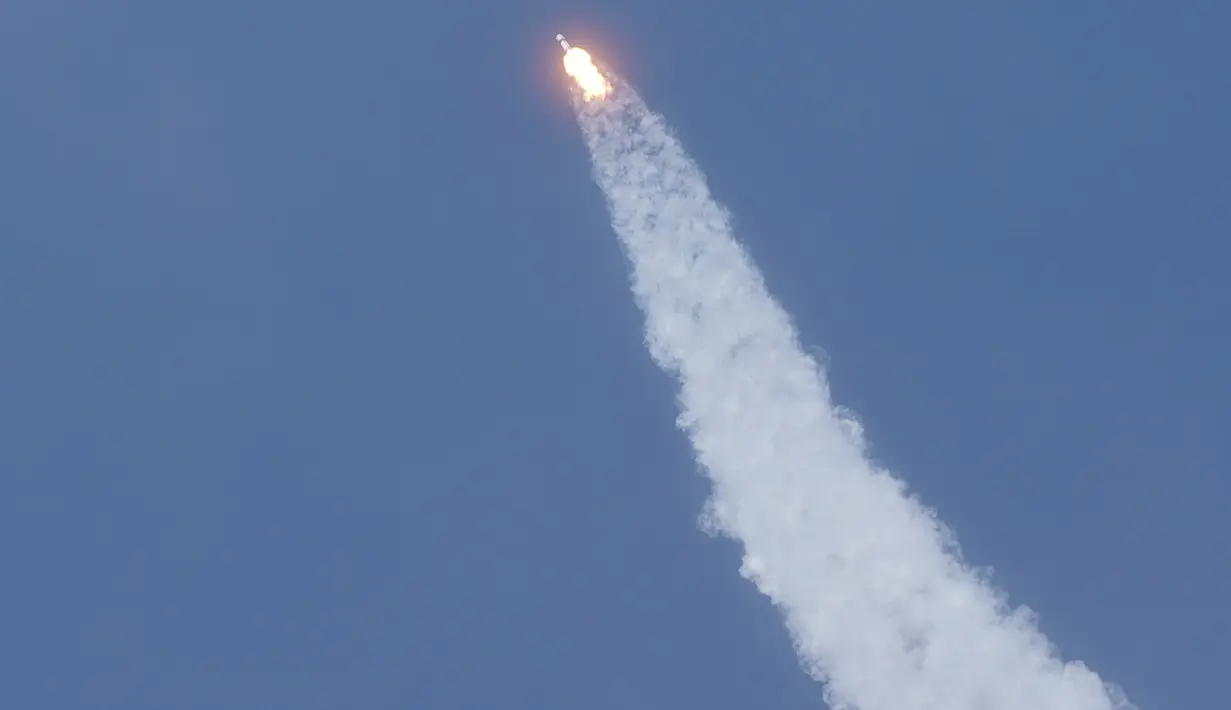 FOTO: Melihat Roket SpaceX Melesat Membelah Angkasa - Foto Liputan6.com