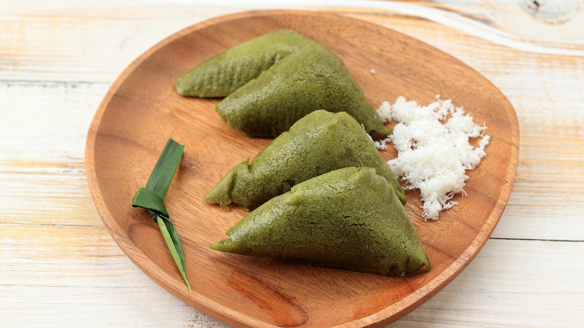 Resep Kue Apang Pandan Kukus yang Empuk dan Lembut - Food Fimela.com