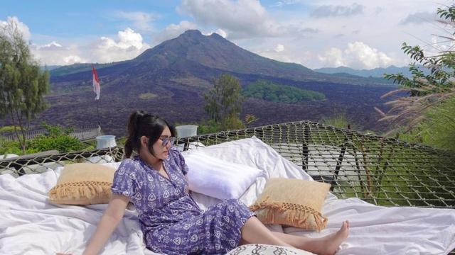 7 Potret Terbaru Via Vallen Makin Berisi Disebut Gemoy, Diduga Hamil