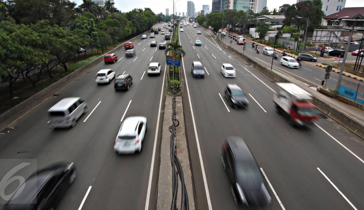 Jelang Berakhirnya Libur Tahun Baru, Kondisi Lalu Lintas di Jakarta Ramai Lancar - Foto Liputan6.com