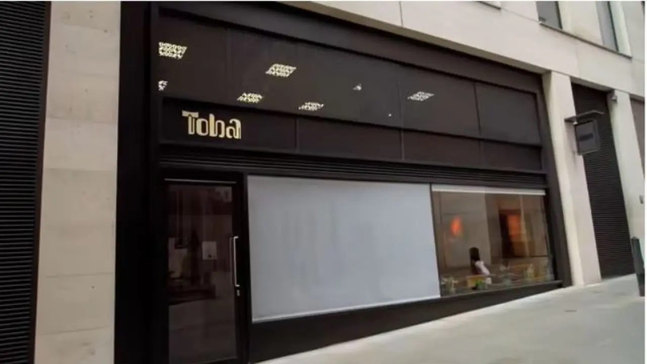 Raditya Dika Bersantap di Restoran Indonesia Bernama Toba di Pusat Kota ...