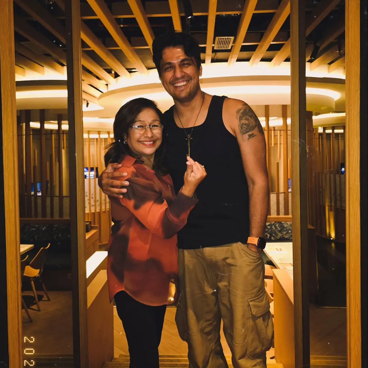 6 Potret Kedekatan Ratu Sofya dan Ibu Cornelio Sunny, Kabar Sudah Menikah Makin Kuat - Hot ...