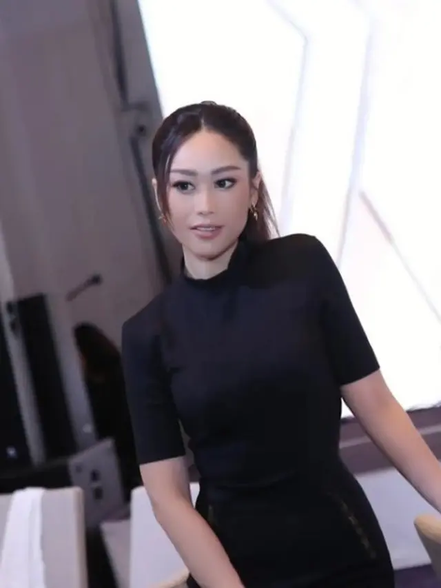 Poppy Capella Jadi Orang Indonesia Pertama Yang Pegang Mahkota Miss ...