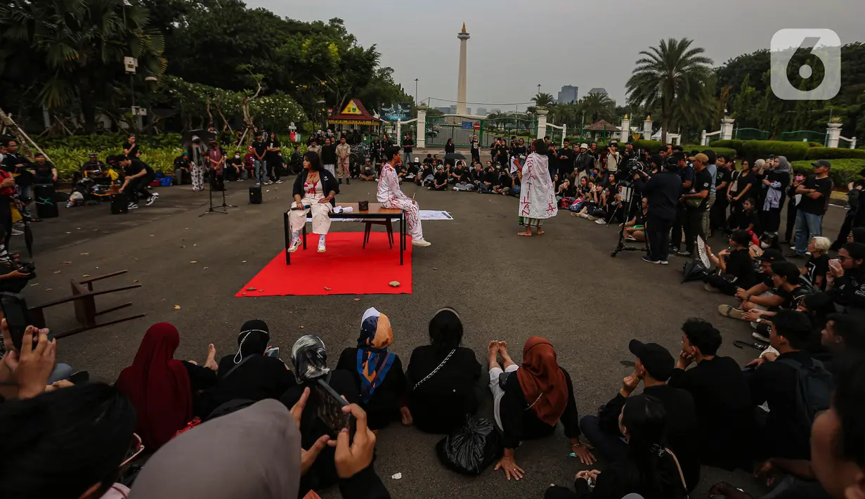 Aksi Kamisan ke-815 Rawat Ingatan Tragedi Mei 1998 - Foto Liputan6.com