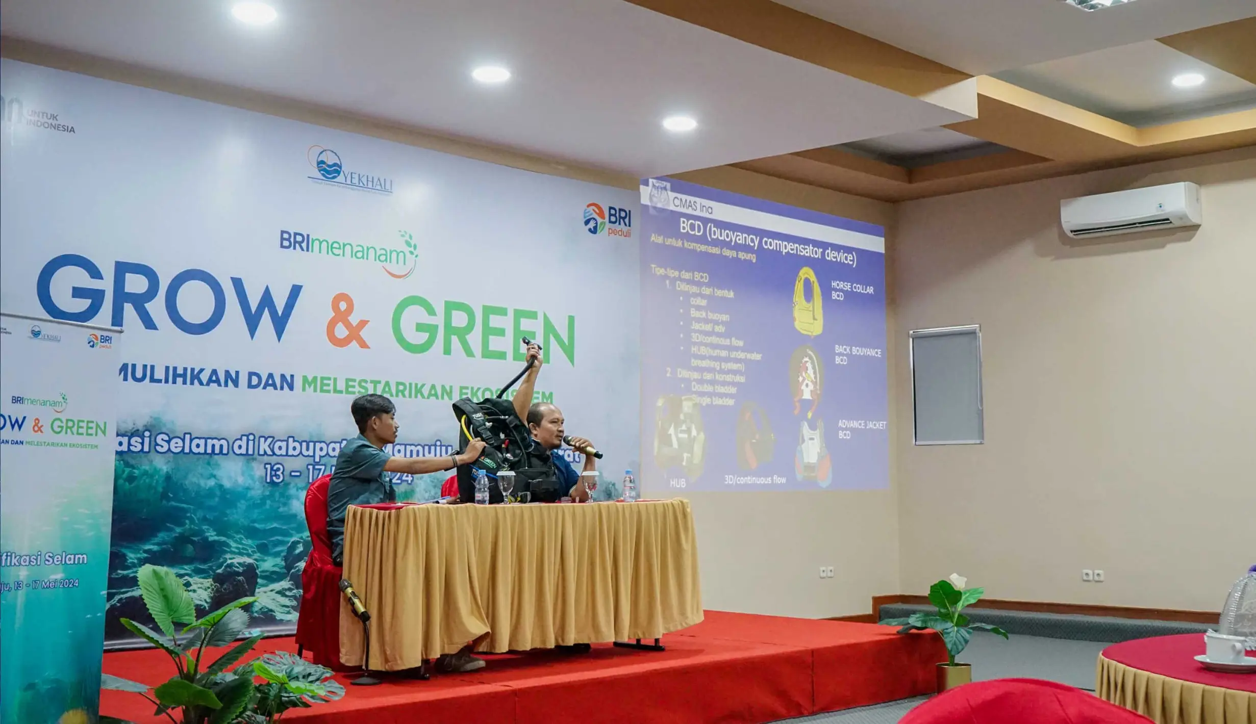 BRI Menanam Grow & Green Bantu Jaga Ekosistem Laut di Daerah Pantai Ujung Bulo Mamuju - Foto ...