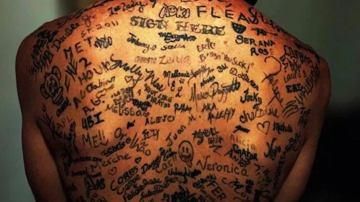 Miliki Lebih dari 225 Tato di Punggungnya, Pria Ini Pecahkan Rekor Dunia