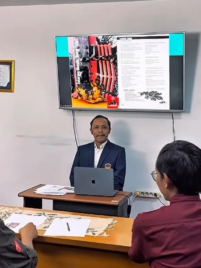 Potret Furry Setya 'Mas Pur TOP' Lulus Kuliah S1 di Usia 42 Tahun, Raih ...