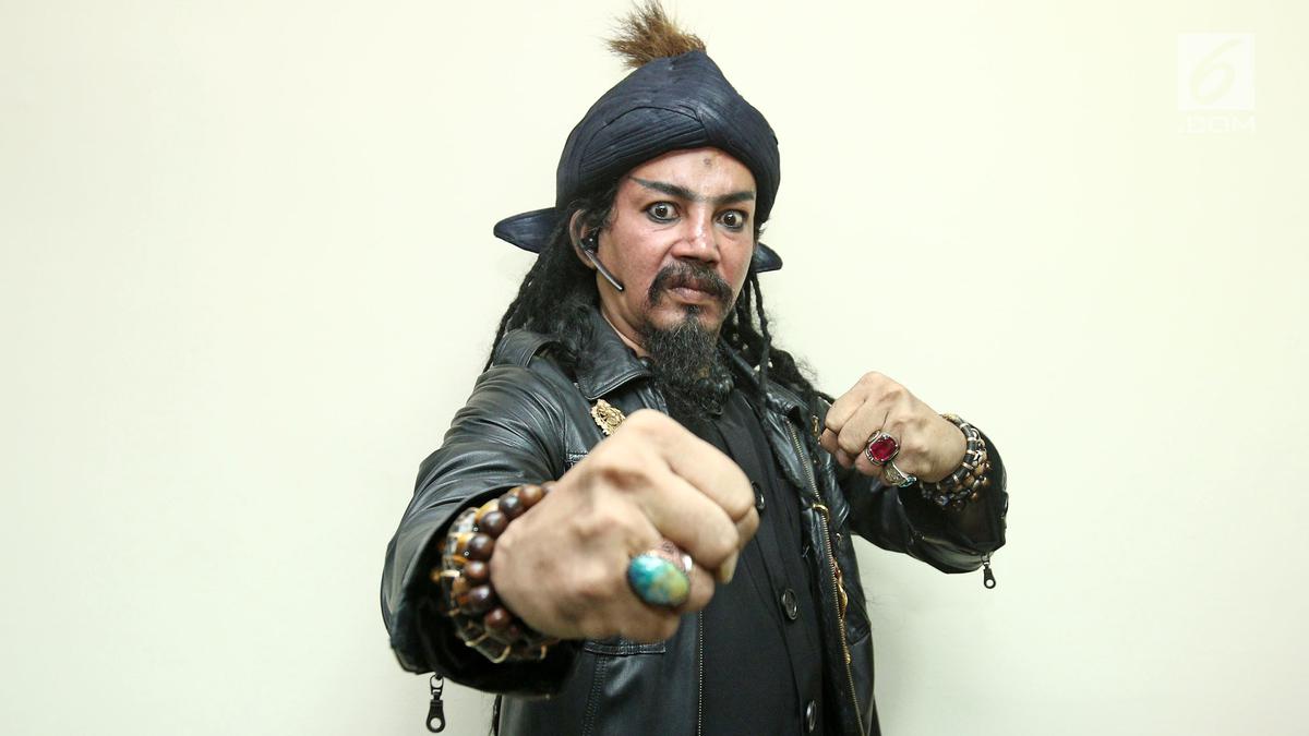 14 Jam Berendam di Balok Es, Pesulap Limbad Kritis - ShowBiz Liputan6.com