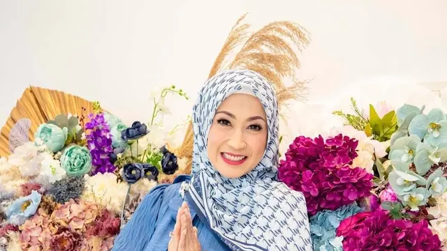 Berusia Setengah Abad, 12 Artis Indonesia Ini Masuk Kategori ‘Makin Tua Makin Cantik’ - Hot ...