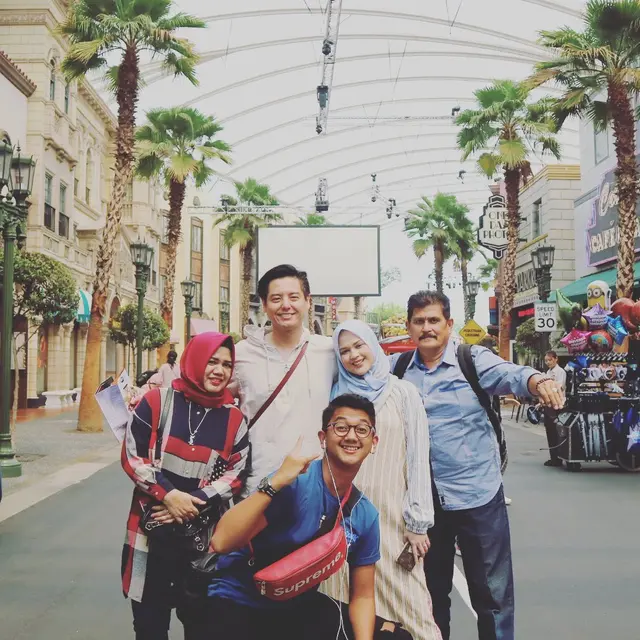 Potret Kedekatan 6 Aktor Tanah Air Bareng Ibu Mertua, Penuh Kehangatan - Hot Liputan6.com