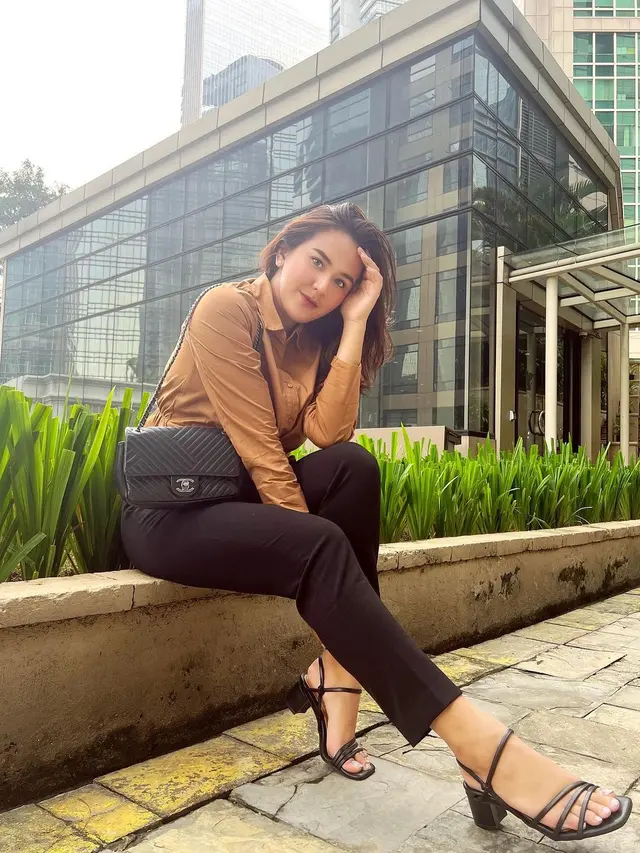 7 Potret Terbaru Selena Alesandra Kini Resmi Cerai dari Suami, Jadi Single Mom - Hot Liputan6.com